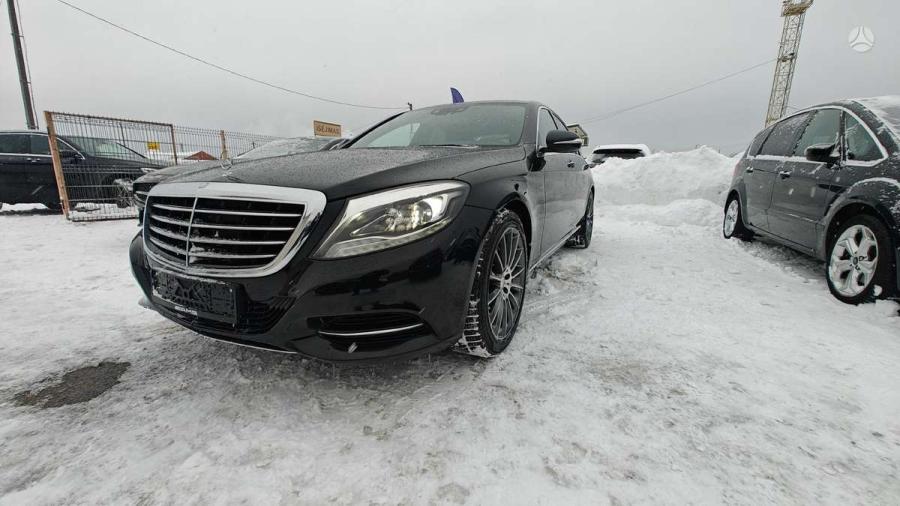Black Mercedes-Benz S 350 2016 in Vilnius, with an engine capacity of 3.00 L and mileage of 250 thousand km for 19900 €, photo 4 on AUTOMOTO.COM.LV