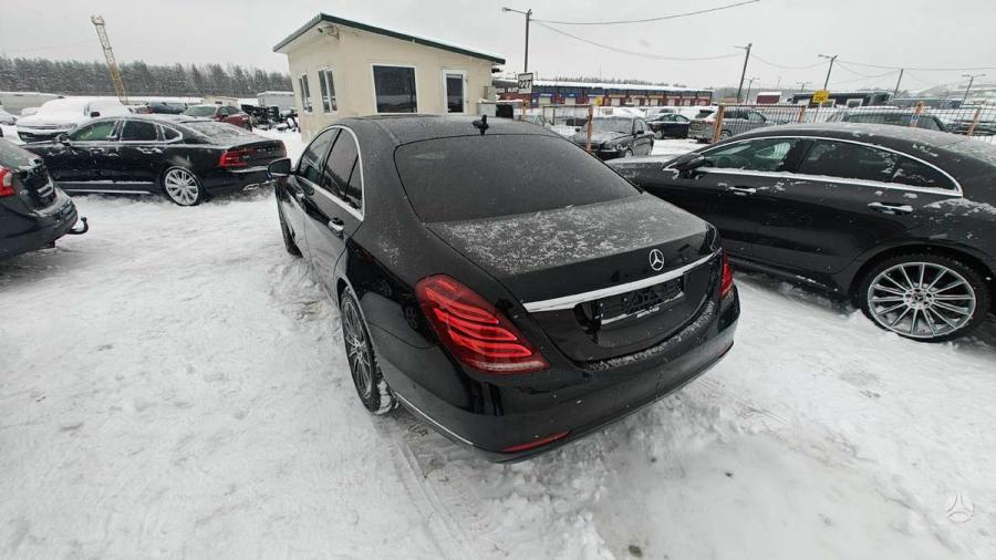 Black Mercedes-Benz S 350 2016 in Vilnius, with an engine capacity of 3.00 L and mileage of 250 thousand km for 19900 €, photo 8 on AUTOMOTO.COM.LV