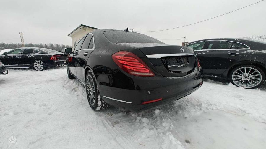 Black Mercedes-Benz S 350 2016 in Vilnius, with an engine capacity of 3.00 L and mileage of 250 thousand km for 19900 €, photo 11 on AUTOMOTO.COM.LV
