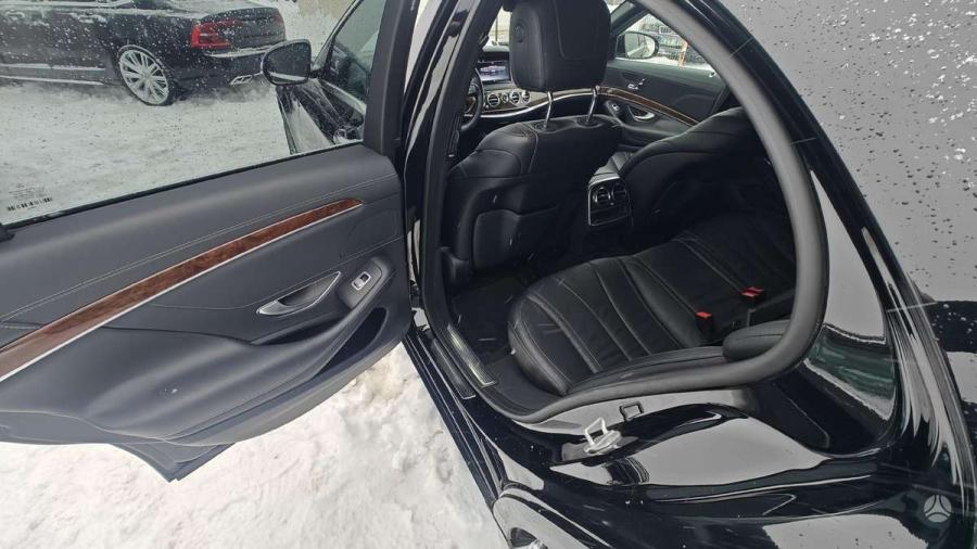 Black Mercedes-Benz S 350 2016 in Vilnius, with an engine capacity of 3.00 L and mileage of 250 thousand km for 19900 €, photo 19 on AUTOMOTO.COM.LV