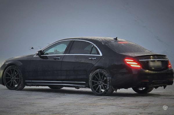 Black Mercedes-Benz S 350 2016 in Vilnius, with an engine capacity of 2.99 L and mileage of 380 thousand km for 28500 €, photo 7 on AUTOMOTO.COM.LV