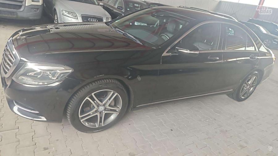 Black Mercedes-Benz S 350 2016 in Klaipeda, with an engine capacity of 3.00 L and mileage of 333 thousand km for 19950 €, photo 1 on AUTOMOTO.COM.LV