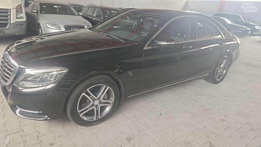 Black Mercedes-Benz S 350 2016 in Klaipeda, with an engine capacity of 3.00 L and mileage of 333 thousand km for 19950 €, photo 6 on AUTOMOTO.COM.LV
