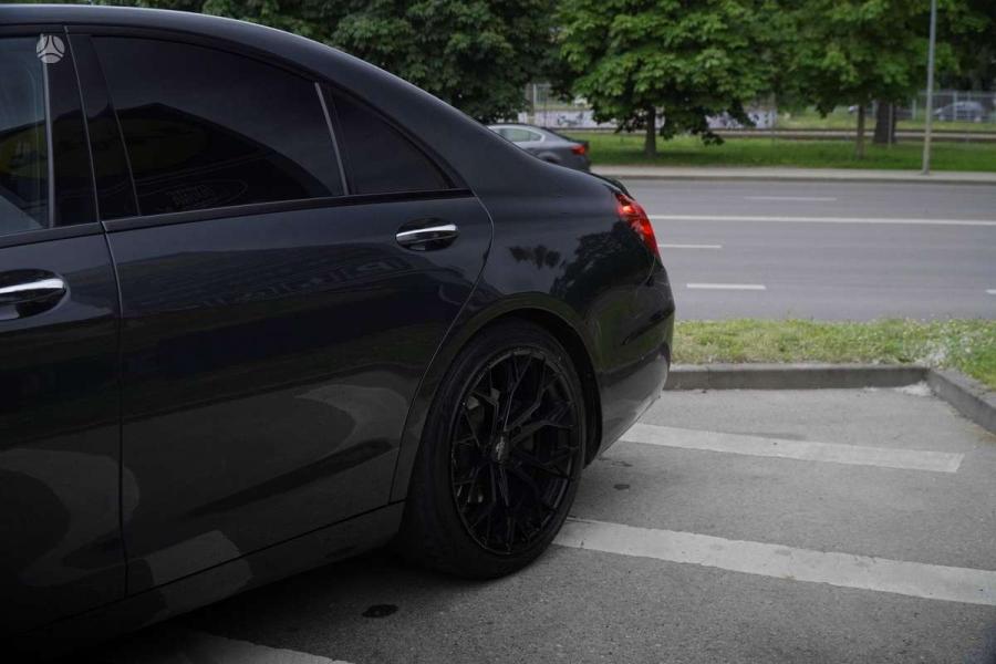 Black Mercedes-Benz S 350 2016 in Vilnius, with an engine capacity of 2.99 L and mileage of 293 thousand km for 27000 €, photo 4 on AUTOMOTO.COM.LV