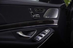 Black Mercedes-Benz S 350 2016 in Vilnius, with an engine capacity of 2.99 L and mileage of 293 thousand km for 27000 €, photo 14 on AUTOMOTO.COM.LV