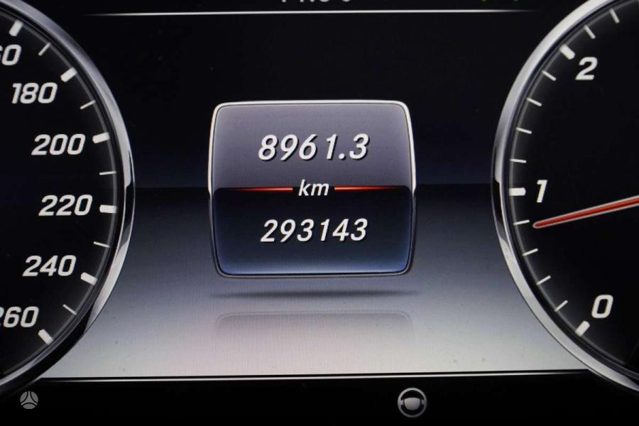 Black Mercedes-Benz S 350 2016 in Vilnius, with an engine capacity of 2.99 L and mileage of 293 thousand km for 27000 €, photo 15 on AUTOMOTO.COM.LV