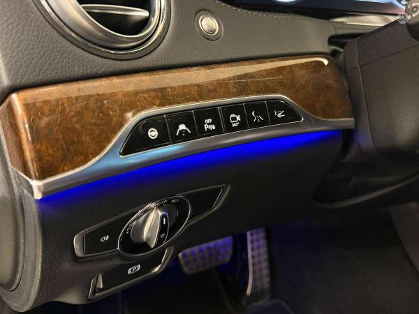 Mercedes-Benz S 350 2016 Rīga vietnē Melns Mercedes-Benz S 350 2016 Rīga, ar dzinēja tilpumu 3.00 L un nobraukumu 285 tūkst. km par 27900 €, foto 10 vietnē AUTOMOTO.COM.LV