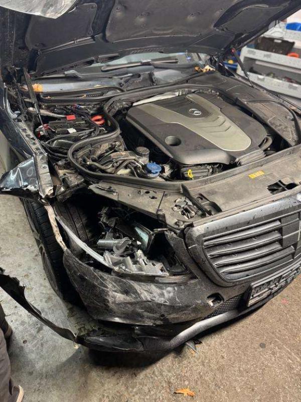 Black Mercedes-Benz S 350 2017 in Kaunas, with an engine capacity of 2.99 L and mileage of 215 thousand km for 12500 €, photo 3 on AUTOMOTO.COM.LV