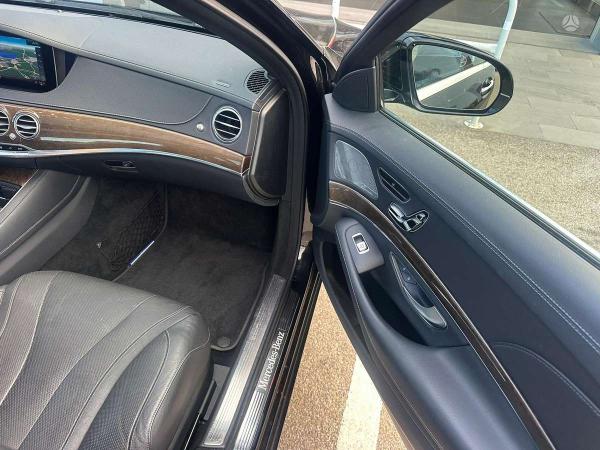 Black Mercedes-Benz S 350 2019 in Siauliai, with an engine capacity of 2.93 L and mileage of 170 thousand km for 28900 €, photo 10 on AUTOMOTO.COM.LV