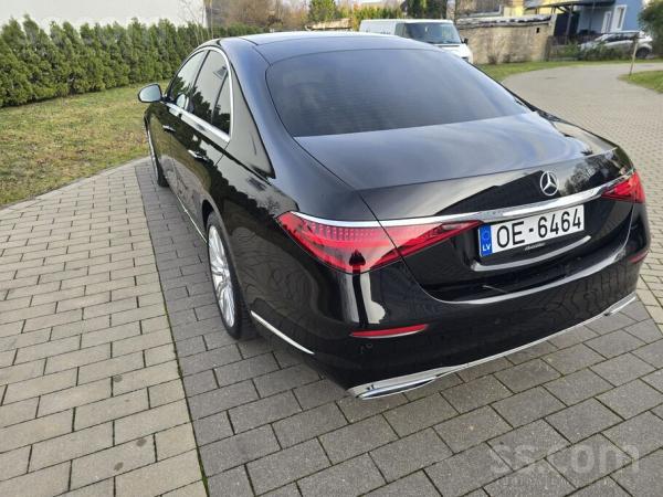 Black Mercedes-Benz S 350 2021 in Riga, with an engine capacity of 3.00 L and mileage of 94 thousand km for 76900 €, photo 3 on AUTOMOTO.COM.LV