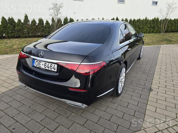 Black Mercedes-Benz S 350 2021 in Riga, with an engine capacity of 3.00 L and mileage of 94 thousand km for 76900 €, photo 4 on AUTOMOTO.COM.LV