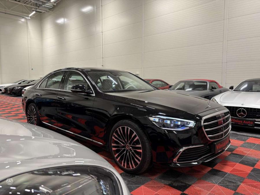 Black Mercedes-Benz S 350 2021 in Vilnius, with an engine capacity of 2.93 L and mileage of 184 thousand km for 61500 €, photo 3 on AUTOMOTO.COM.LV
