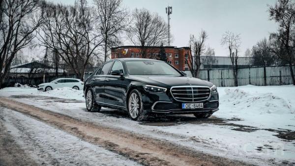 Черный Мерседес С 350 2021 в Рига, объемом двигателя 3.00 л и пробегом 94 тыс. км за 69900 €, фото 1 на AUTOMOTO.COM.LV