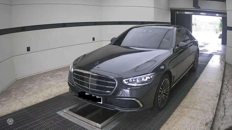 Черный Мерседес С 350 2022 в Вильнюс, объемом двигателя 2.93 л и пробегом 98 тыс. км за 66840 €, фото 1 на AUTOMOTO.COM.LV