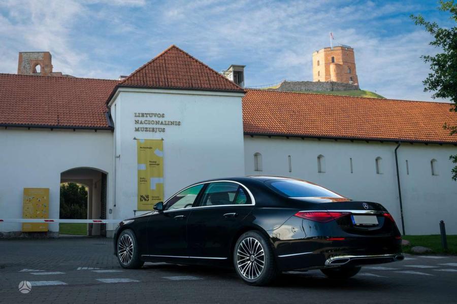 Черный Мерседес С 350 2023 в Вильнюс, объемом двигателя 2.90 л и пробегом 30 тыс. км за 127000 €, фото 8 на AUTOMOTO.COM.LV