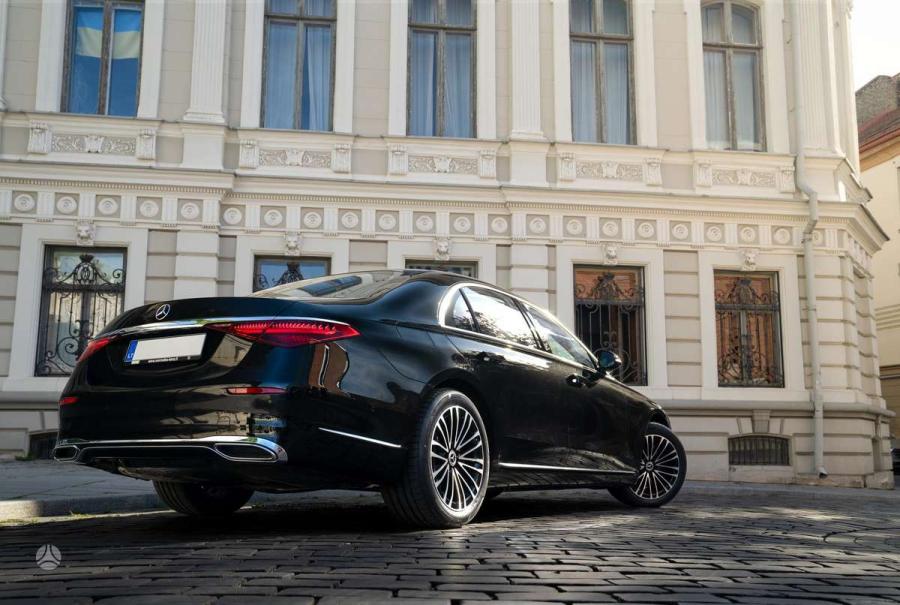 Черный Мерседес С 350 2023 в Вильнюс, объемом двигателя 2.90 л и пробегом 30 тыс. км за 127000 €, фото 14 на AUTOMOTO.COM.LV