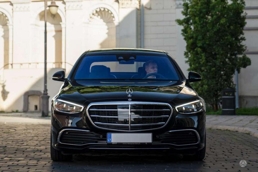 Черный Мерседес С 350 2023 в Вильнюс, объемом двигателя 2.90 л и пробегом 30 тыс. км за 127000 €, фото 15 на AUTOMOTO.COM.LV