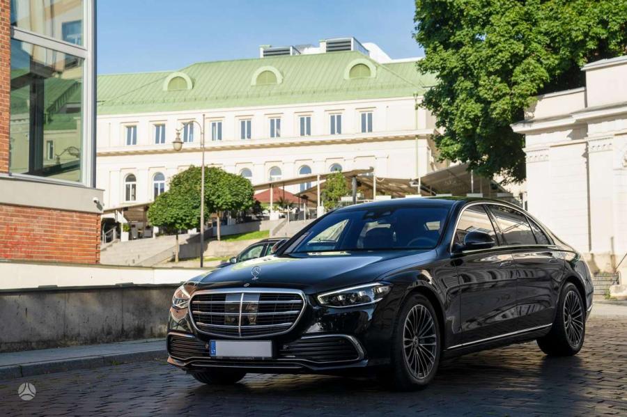 Черный Мерседес С 350 2023 в Вильнюс, объемом двигателя 2.90 л и пробегом 30 тыс. км за 127000 €, фото 16 на AUTOMOTO.COM.LV