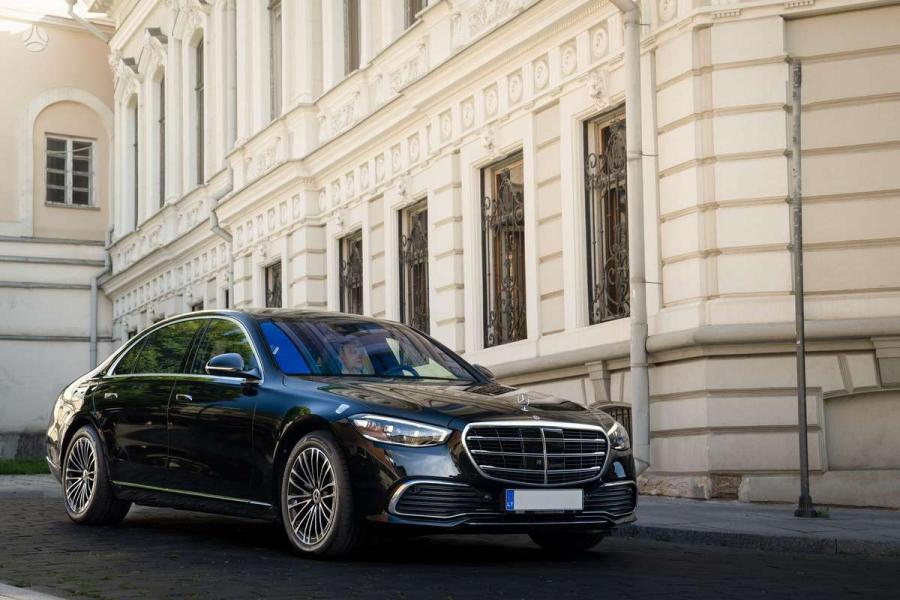 Черный Мерседес С 350 2023 в Вильнюс, объемом двигателя 2.90 л и пробегом 30 тыс. км за 127000 €, фото 17 на AUTOMOTO.COM.LV