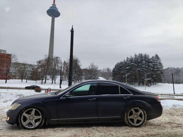 Blue Mercedes-Benz S 350 2007 in Vilnius, with an engine capacity of 3.50 L and mileage of 400 thousand km for 3350 €, photo 2 on AUTOMOTO.COM.LV