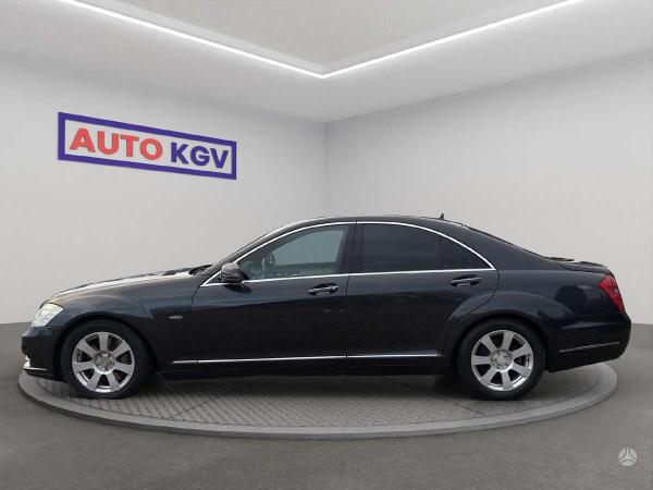 Blue Mercedes-Benz S 350 2011 in Kaunas, with an engine capacity of 3.00 L and mileage of 290 thousand km for 11999 €, photo 2 on AUTOMOTO.COM.LV