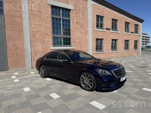 Синий Мерседес С 350 2018 в Таллин, объемом двигателя 3.00 л и пробегом 184 тыс. км за 34900 €, фото 1 на AUTOMOTO.COM.LV