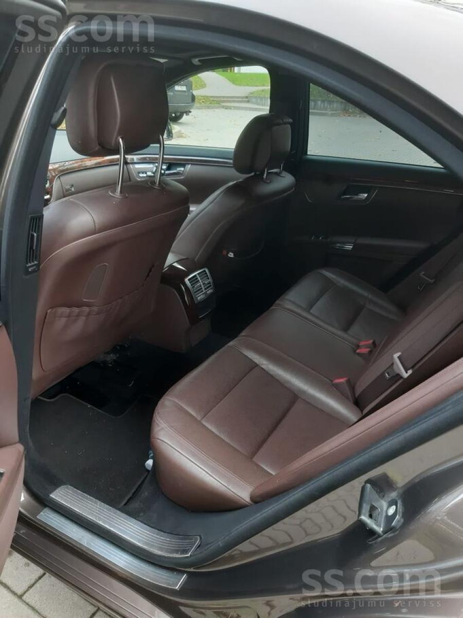 Коричневый Мерседес С 350 2009 в Рига, объемом двигателя 3.00 л и пробегом 283 тыс. км за 10000 €, фото 4 на AUTOMOTO.COM.LV