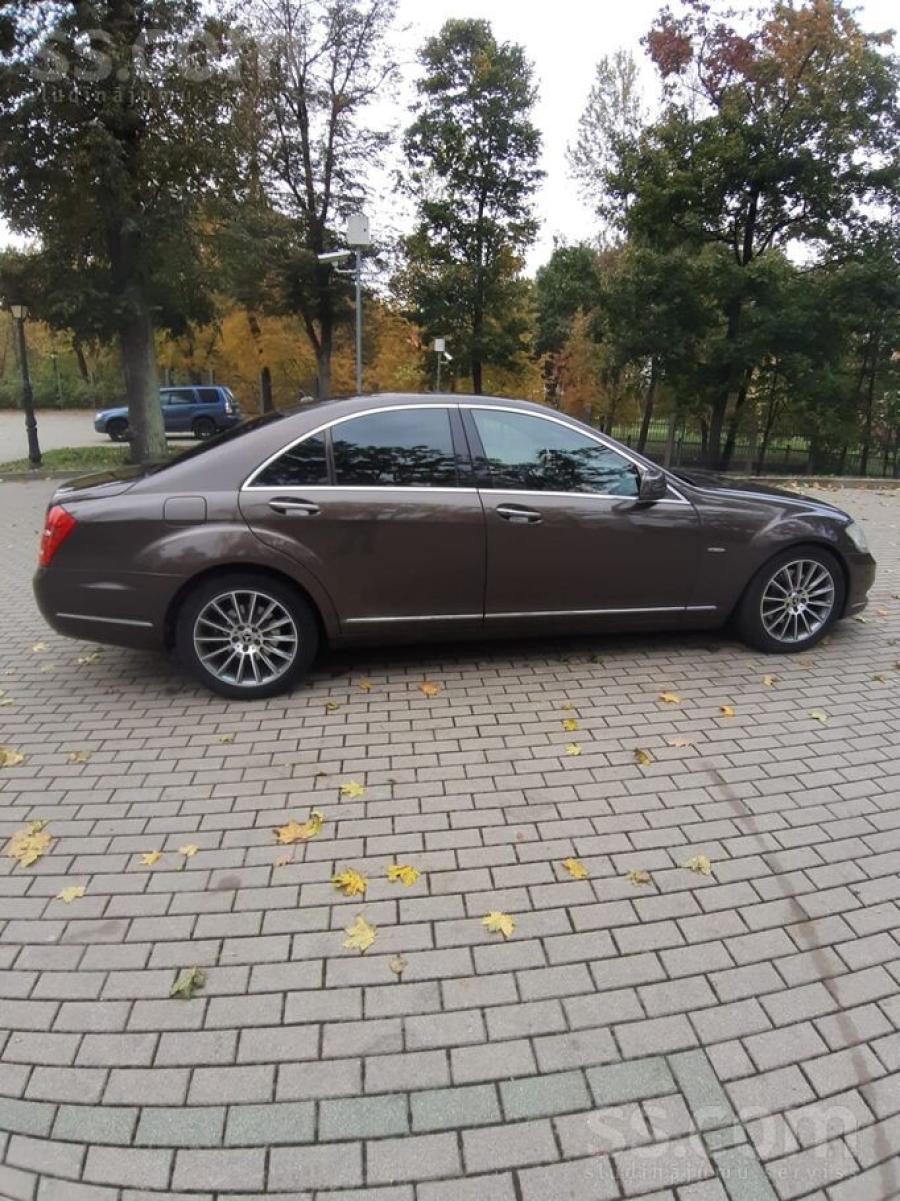 Коричневый Мерседес С 350 2009 в Рига, объемом двигателя 3.00 л и пробегом 283 тыс. км за 10000 €, фото 10 на AUTOMOTO.COM.LV