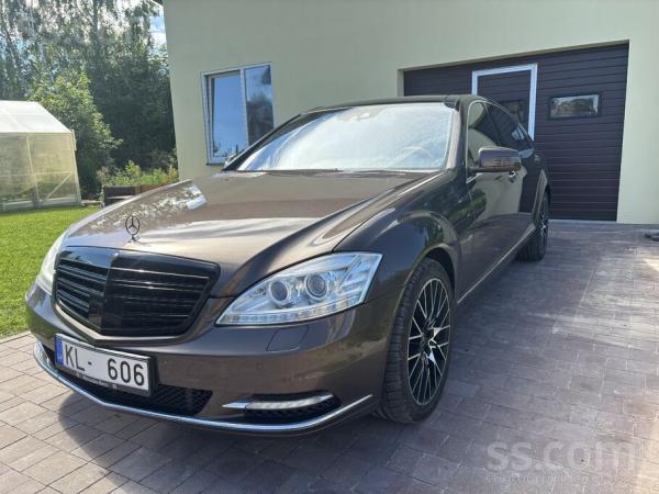 Коричневый Мерседес С 350 2010 в Рига, объемом двигателя 3.00 л и пробегом 320 тыс. км за 10500 €, фото 1 на AUTOMOTO.COM.LV