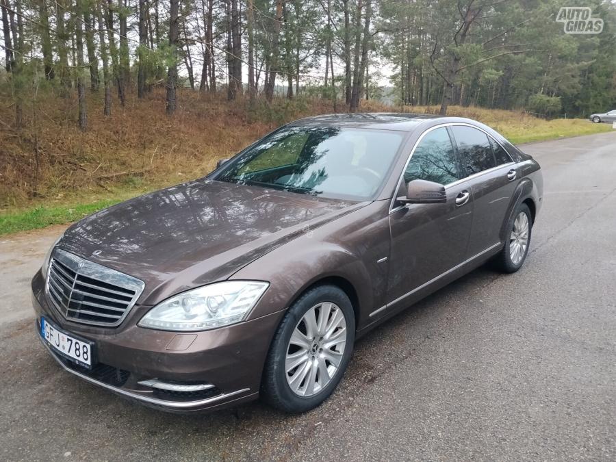 Коричневый Мерседес С 350 2011 в Укмерге, объемом двигателя 3.50 л и пробегом 301 тыс. км за 10199 €, фото 1 на AUTOMOTO.COM.LV