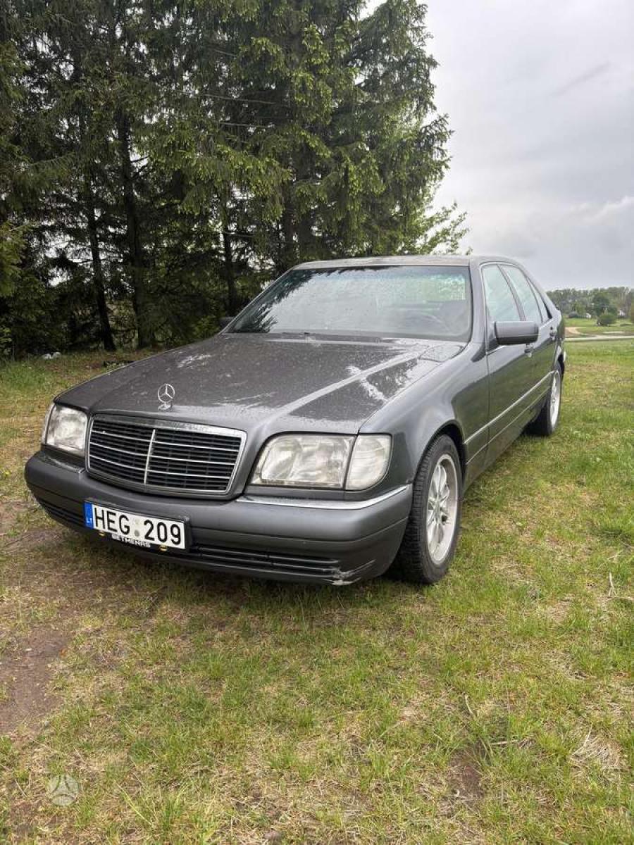 Grey Mercedes-Benz S 350 1995 in Alytus, with an engine capacity of 3.45 L and mileage of 426 thousand km for 3800 €, photo 1 on AUTOMOTO.COM.LV