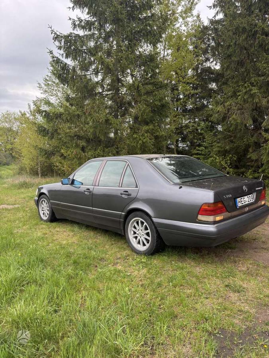 Grey Mercedes-Benz S 350 1995 in Alytus, with an engine capacity of 3.45 L and mileage of 426 thousand km for 3800 €, photo 6 on AUTOMOTO.COM.LV