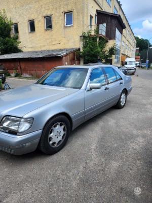 Серый Мерседес С 350 1995 в Вильнюс, объемом двигателя 3.00 л и пробегом 118 тыс. км за 11990 €, фото  на AUTOMOTO.COM.LV
