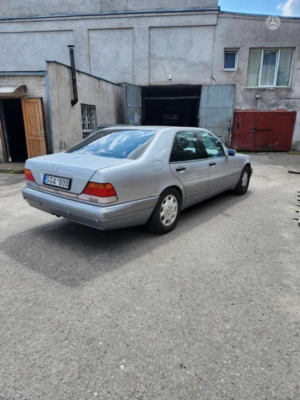 Pelēks Mercedes-Benz S 350 1995 Viļņa, ar dzinēja tilpumu 3.00 L un nobraukumu 118 tūkst. km par 11990 €, foto 3 vietnē AUTOMOTO.COM.LV