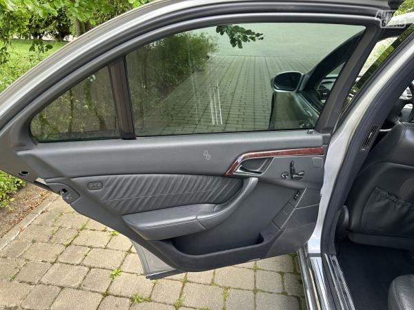 Pelēks Mercedes-Benz S 350 2005 Viļņa, ar dzinēja tilpumu 3.70 L un nobraukumu 385 tūkst. km par 3300 €, foto 9 vietnē AUTOMOTO.COM.LV