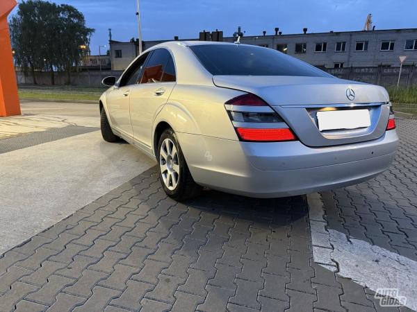 Pelēks Mercedes-Benz S 350 2006 Klaipėda, ar dzinēja tilpumu 3.50 L un nobraukumu 345 tūkst. km par 4000 €, foto 5 vietnē AUTOMOTO.COM.LV