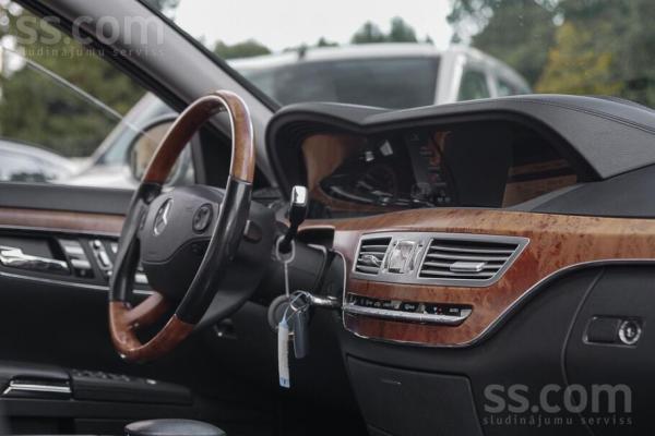 Grey Mercedes-Benz S 350 2006 in Riga, with an engine capacity of 3.50 L and mileage of 238 thousand km for 7990 €, photo 7 on AUTOMOTO.COM.LV