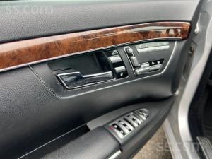 Pelēks Mercedes-Benz S 350 2006 Rīga, ar dzinēja tilpumu 3.50 L un nobraukumu 173 tūkst. km par 4950 €, foto 9 vietnē AUTOMOTO.COM.LV