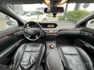 Pelēks Mercedes-Benz S 350 2006 Rīga, ar dzinēja tilpumu 3.50 L un nobraukumu 173 tūkst. km par 4950 €, foto 34 vietnē AUTOMOTO.COM.LV