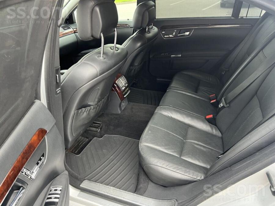Pelēks Mercedes-Benz S 350 2006 Rīga, ar dzinēja tilpumu 3.50 L un nobraukumu 173 tūkst. km par 4950 €, foto 14 vietnē AUTOMOTO.COM.LV
