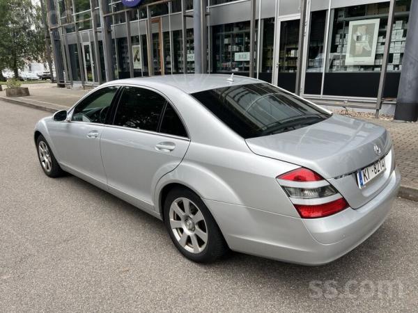 Серый Мерседес С 350 2006 в Рига, объемом двигателя 3.50 л и пробегом 173 тыс. км за 4950 €, фото 3 на AUTOMOTO.COM.LV