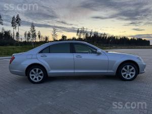 Серый Мерседес С 350 2007 в Валмиера, объемом двигателя 3.50 л и пробегом 409 тыс. км за 5600 €, фото  на AUTOMOTO.COM.LV