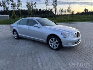 Grey Mercedes-Benz S 350 2007 in Valmiera, with an engine capacity of 3.50 L and mileage of 409 thousand km for 5600 €, photo 3 on AUTOMOTO.COM.LV