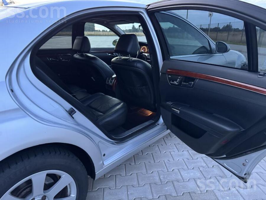 Grey Mercedes-Benz S 350 2007 in Valmiera, with an engine capacity of 3.50 L and mileage of 409 thousand km for 5600 €, photo 8 on AUTOMOTO.COM.LV