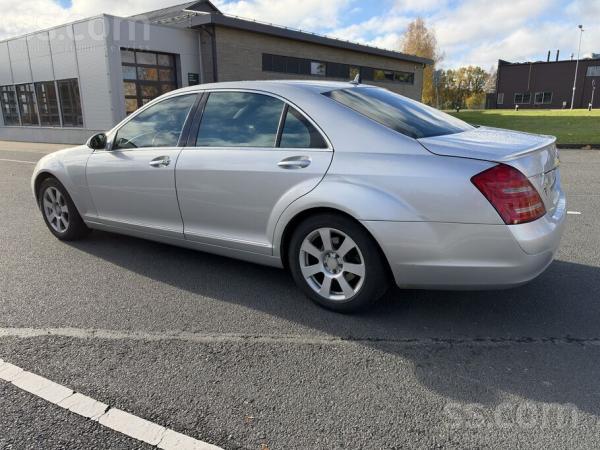 Серый Мерседес С 350 2007 в Валмиера, объемом двигателя 3.50 л и пробегом 411 тыс. км за 5150 €, фото 4 на AUTOMOTO.COM.LV
