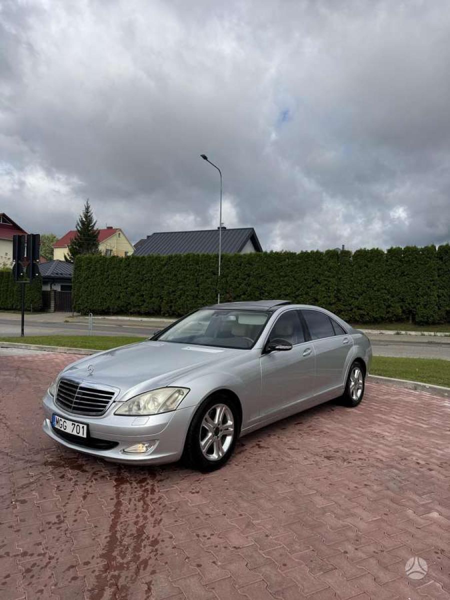 Grey Mercedes-Benz S 350 2007 in Vilnius, with an engine capacity of 3.50 L and mileage of 312 thousand km for 2990 €, photo 1 on AUTOMOTO.COM.LV