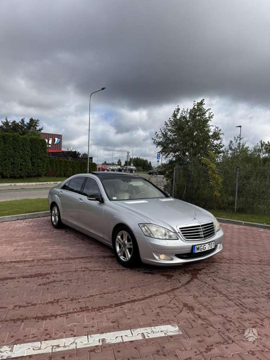 Grey Mercedes-Benz S 350 2007 in Vilnius, with an engine capacity of 3.50 L and mileage of 312 thousand km for 2990 €, photo 4 on AUTOMOTO.COM.LV