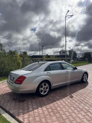 Grey Mercedes-Benz S 350 2007 in Vilnius, with an engine capacity of 3.50 L and mileage of 312 thousand km for 2990 €, photo 5 on AUTOMOTO.COM.LV