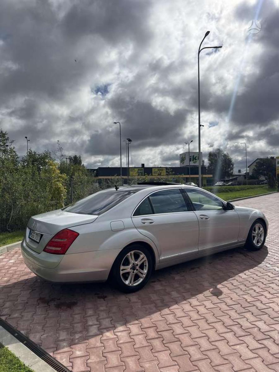 Grey Mercedes-Benz S 350 2007 in Vilnius, with an engine capacity of 3.50 L and mileage of 312 thousand km for 2990 €, photo 5 on AUTOMOTO.COM.LV