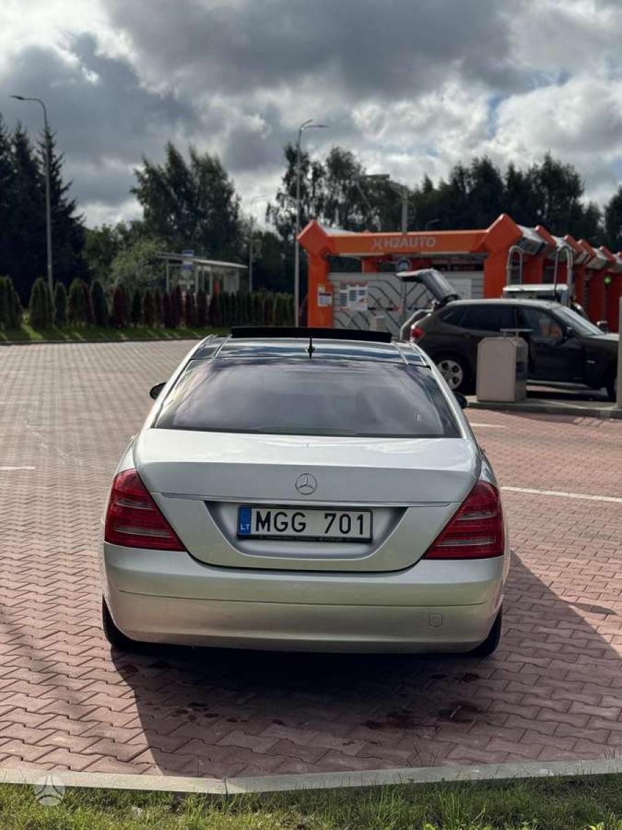 Grey Mercedes-Benz S 350 2007 in Vilnius, with an engine capacity of 3.50 L and mileage of 312 thousand km for 2990 €, photo 6 on AUTOMOTO.COM.LV